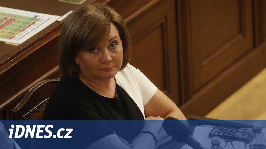 Poslanci podpořili schodek 500 miliard, Schillerová kývla na pomoc ...