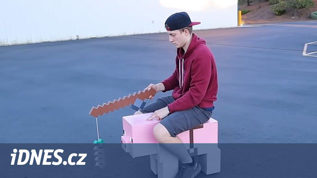 Jezdí po světě na praseti z Minecraftu, říká mu Hamborghini - iDNES.cz