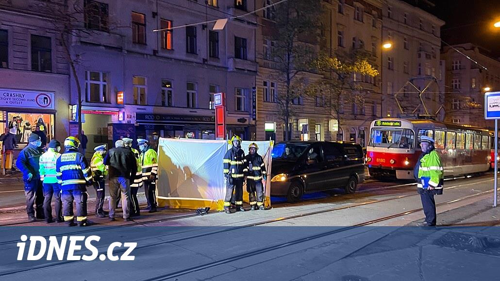 V Praze večer auto usmrtilo chodce. Řidič ujel, přihlásil se až ráno ...