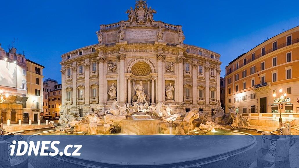 Z fontány di Trevi se ročně vyloví přes milion eur. Mohou za to i ...