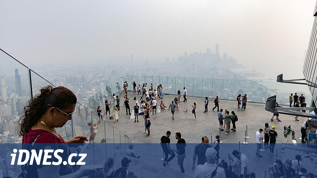 New York zahalil šedivý opar, na vině jsou požáry na západě USA a v ...