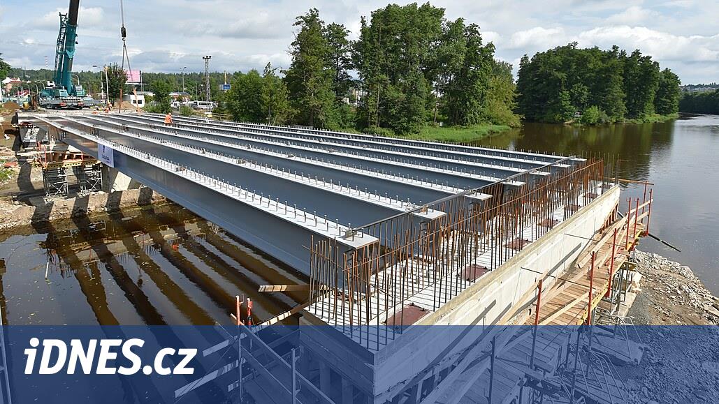 Nový most přes Ohři v Karlových Varech začíná dostávat podobu - iDNES.cz