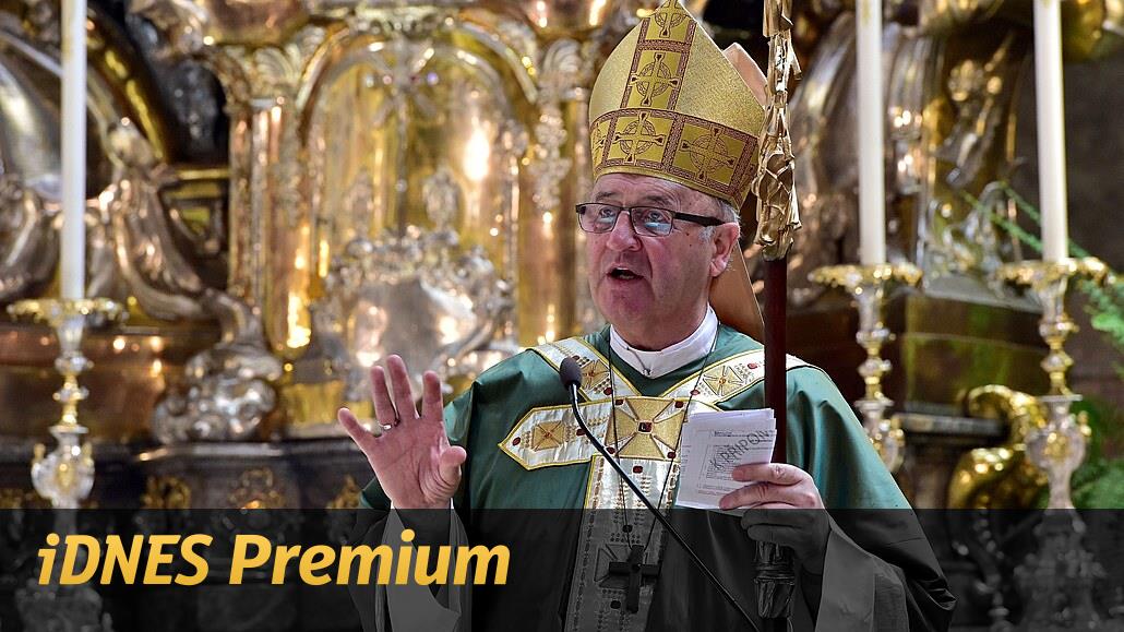 KOMENTÁŘ: Co na sebe na večeři s arcibiskupem. Džíny? Tesilky? - iDNES.cz