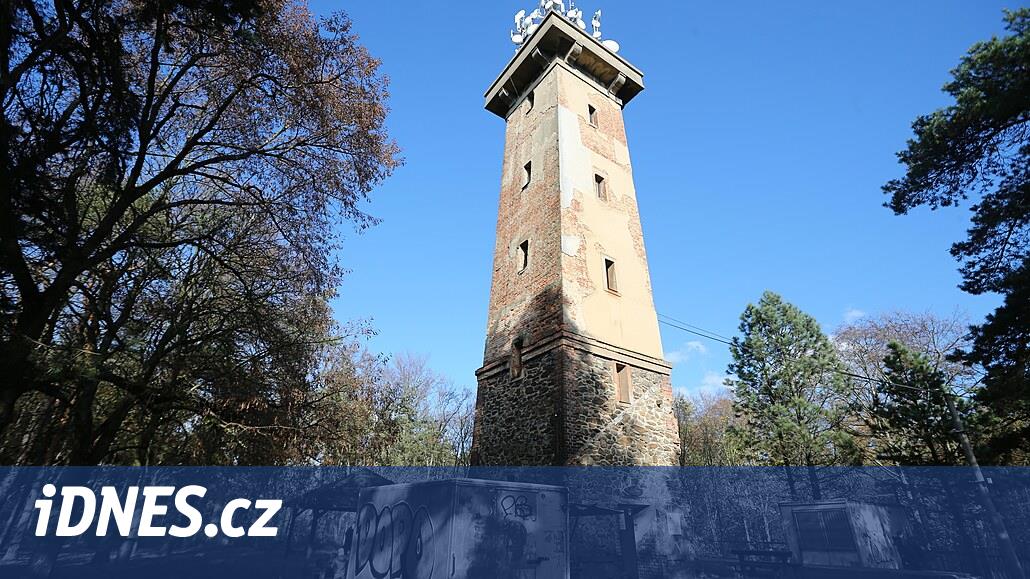 Turisté po 13 letech končí na rozhledně na Chlumu - iDNES.tv