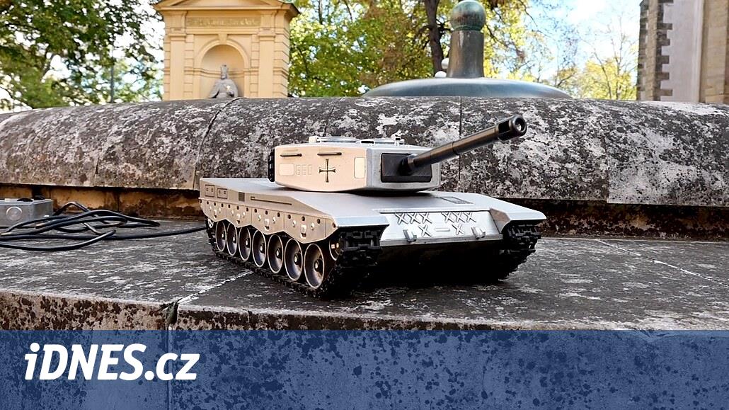 VIDEO: Smrtící hravost. Šikovný Čech postavil model tanku, který uměl ...