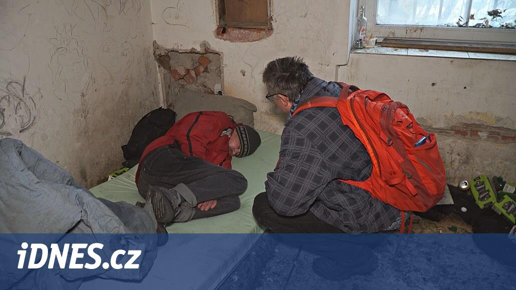 Lidi bez domova drtí duševní nemoci. Přibývá jich i v Holubím domě v ...