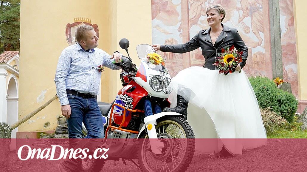 Stůl z pneumatik a závoj přilepený páskou. Tak vypadala motorkářská ...