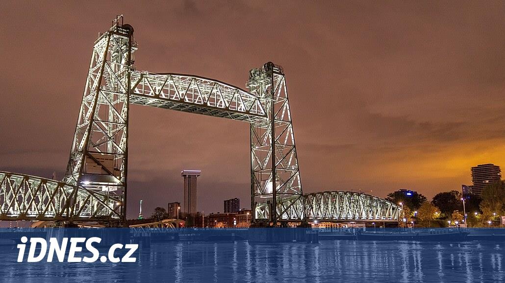 Rotterdam rozebere historický most, aby mohla proplout Bezosova jachta ...