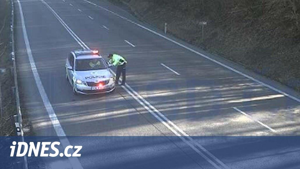 Smrtelná nehoda uzavřela na Uherskohradišťsku tah na Slovensko - iDNES.cz