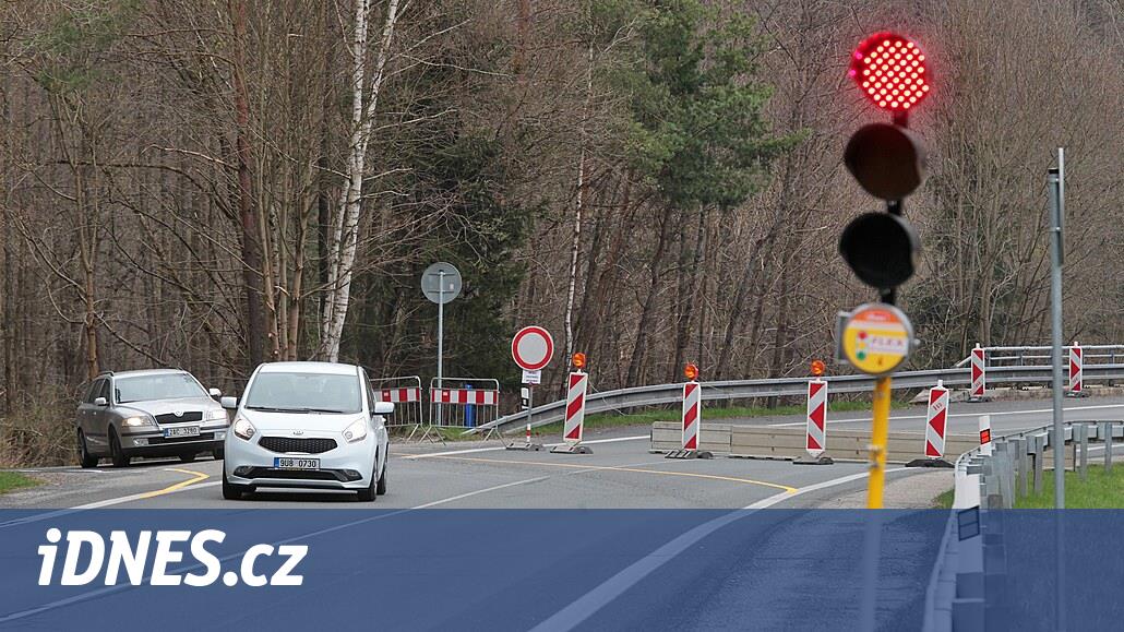 Opravy silnice mezi Vary a Bečovem přináší omezení, řidiči je často ...