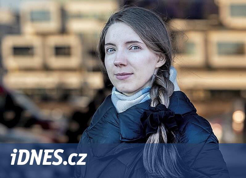 Měla jsem potřebu pomáhat, říká Ukrajinka, která v Praze překládá ...