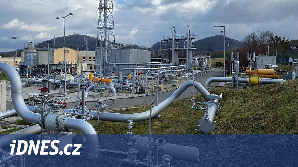 Zásobníky plynu se vyprazdňují rychleji než minulou zimu, zbývá sotva ...