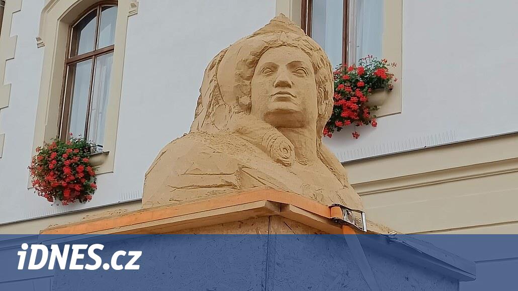 Během Týdne vojenské historie vzniká v Olomouci socha Marie Terezie ...