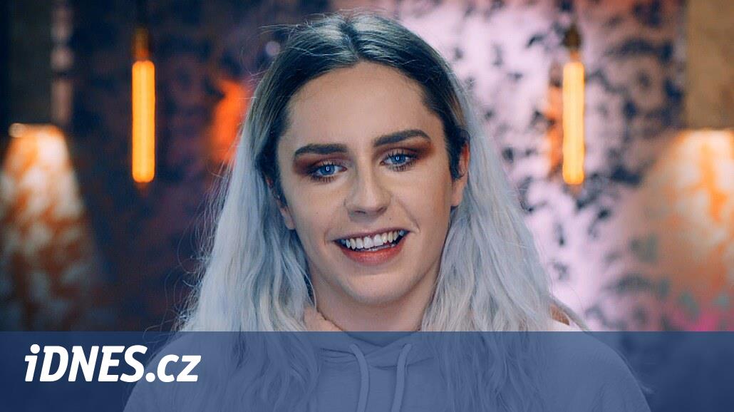 Vulgární tetování mělo oslovit drsné holky. Nepovedlo se, říká ...