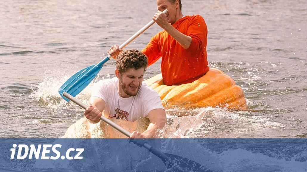Muž na řece ujel 61 kilometrů ve vydlabané dýni. Zapsal se do knihy ...