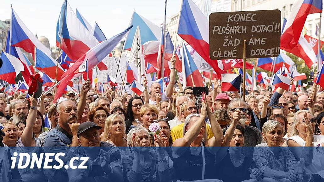 STALO SE DNES: Protivládní demonstrace v Praze. V Havířově spadl ...
