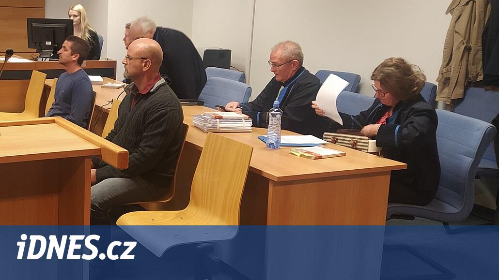 Dostali mnohaleté tresty, teď soud údajné lupiče šperků zprostil obžaloby - iDNES.cz