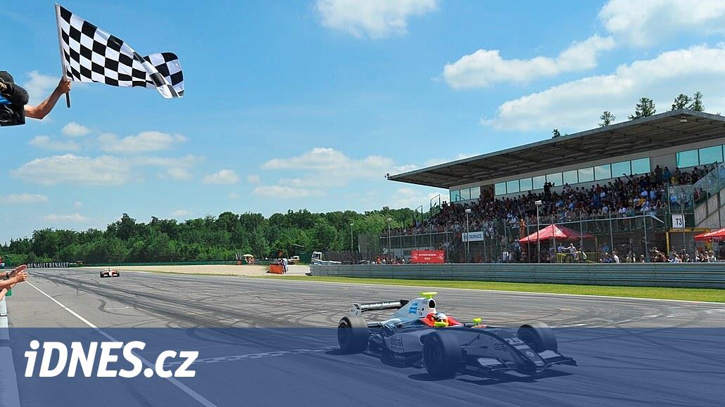 Na brněnském motoristickém okruhu zaburácí desetiválec z formule 1 ...