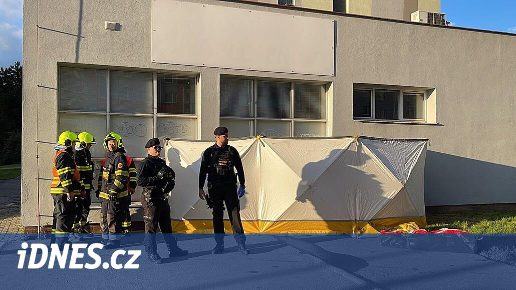 Tramvaj srazila seniora v Řepích, na místě zemřel - iDNES.cz