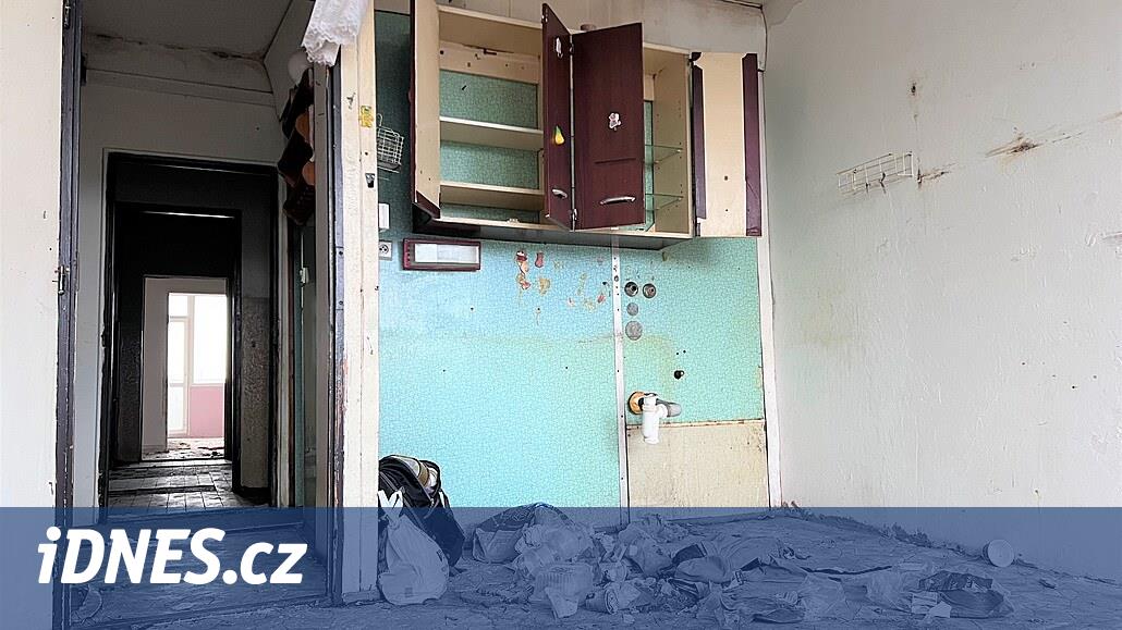 Zničený panelák je dva roky opuštěný. Jednání mezi majiteli a městem ...