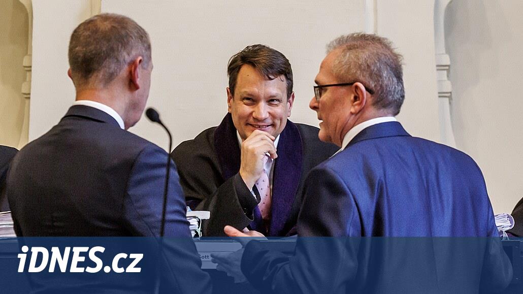 AUDIOPŘENOS: Soud vynáší rozsudek v kauze Čapího hnízda - iDNES.tv