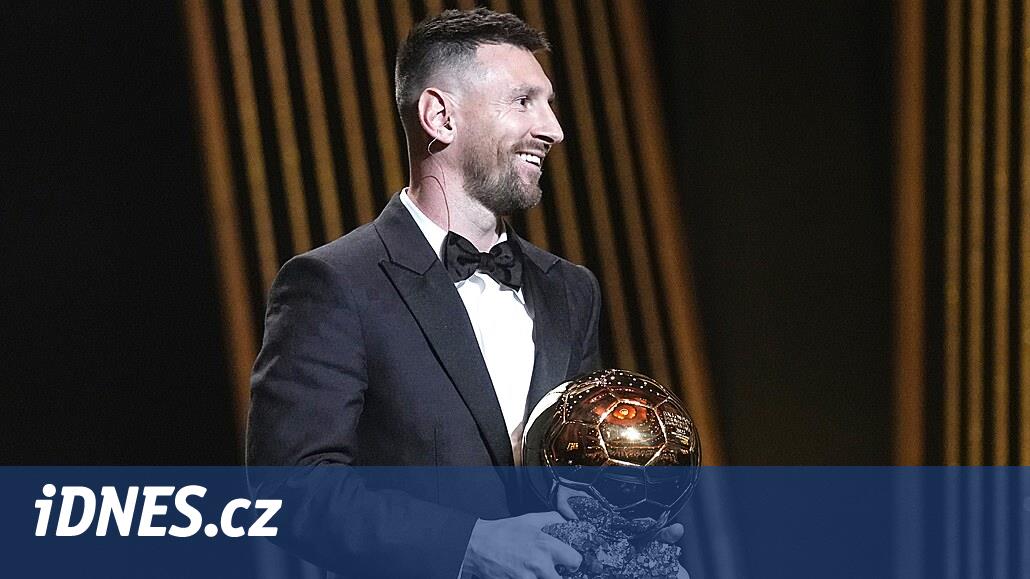 Messi je poosmé králem fotbalového světa. Zlatý míč získal po roční ...
