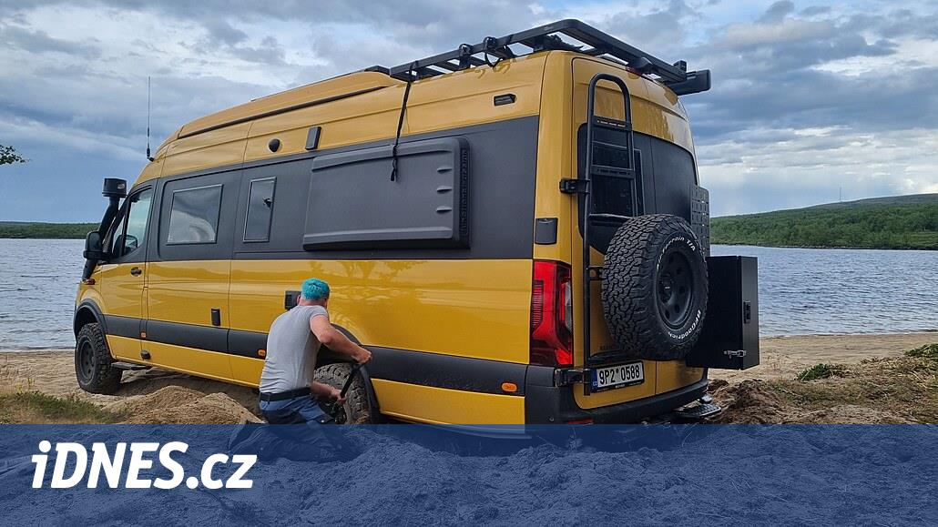 Místo domku investovali do expediční dodávky. Jezdí s ní za potápěním ...