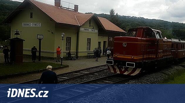 Spolek, který vzkřísil železniční trať, oslavil 30 let - iDNES.tv