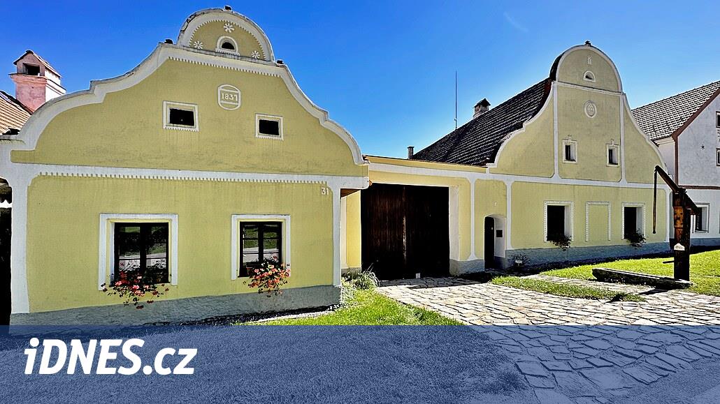 Barokní stavení v Holašovicích, roubenka i tvrz. To vše je v Česku na ...