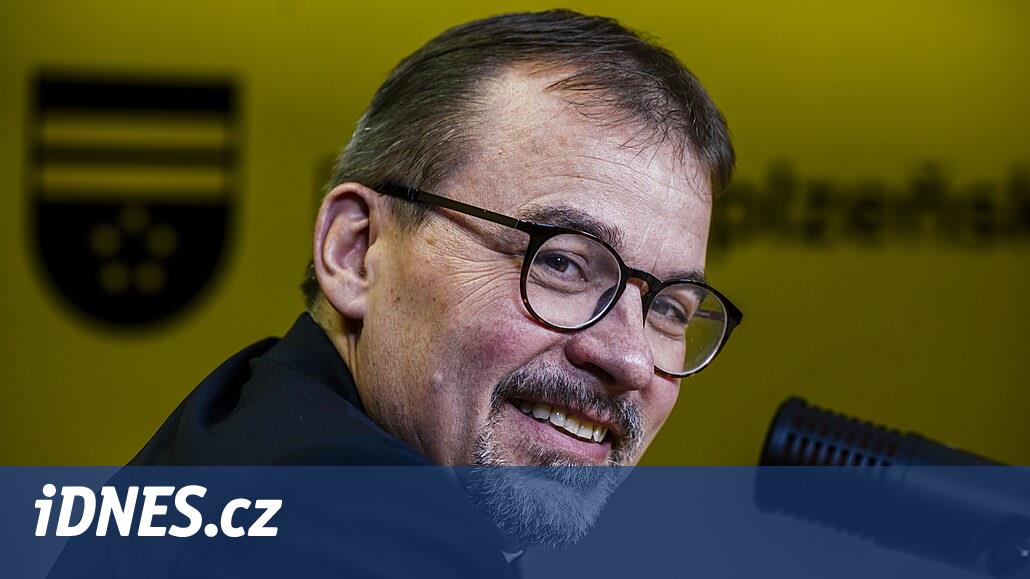 Biskup: Ženy jako farářky? Vstupovaly by příliš do mužských bot - iDNES.cz