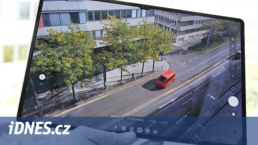 Tak velký tablet jste ještě neviděli. Potěší i skvělou výbavou - iDNES.cz