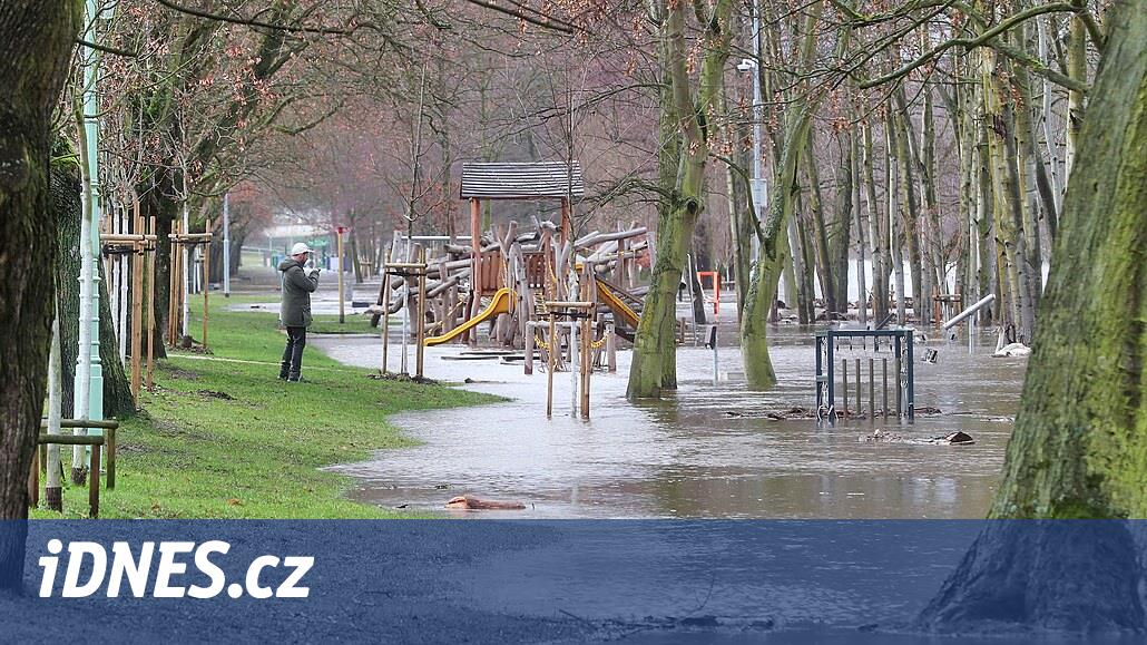 Řeky v Česku zvolna klesají. Stát dá na škody po velké vodě 200 milionů ...
