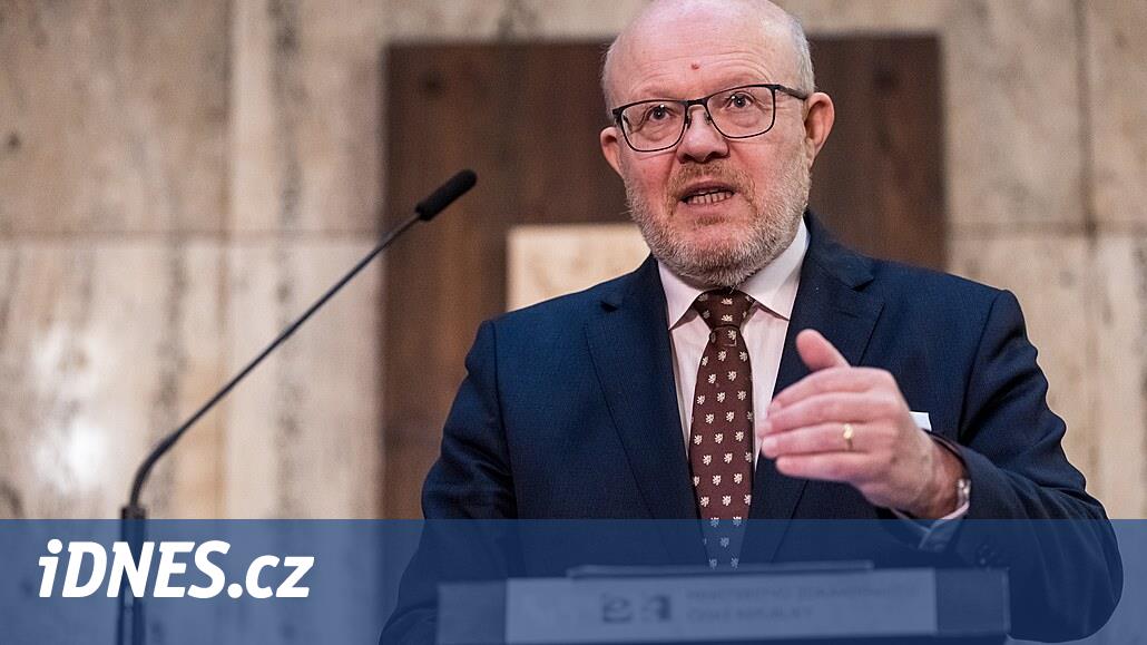 Válek létá do Dubaje s šéfem IT firmy, která vyhrává zakázky - iDNES.cz