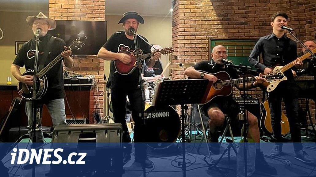 Třicet silvestrů v kuse. Kapelník Ferneticu oslavuje Nový rok hraním ...