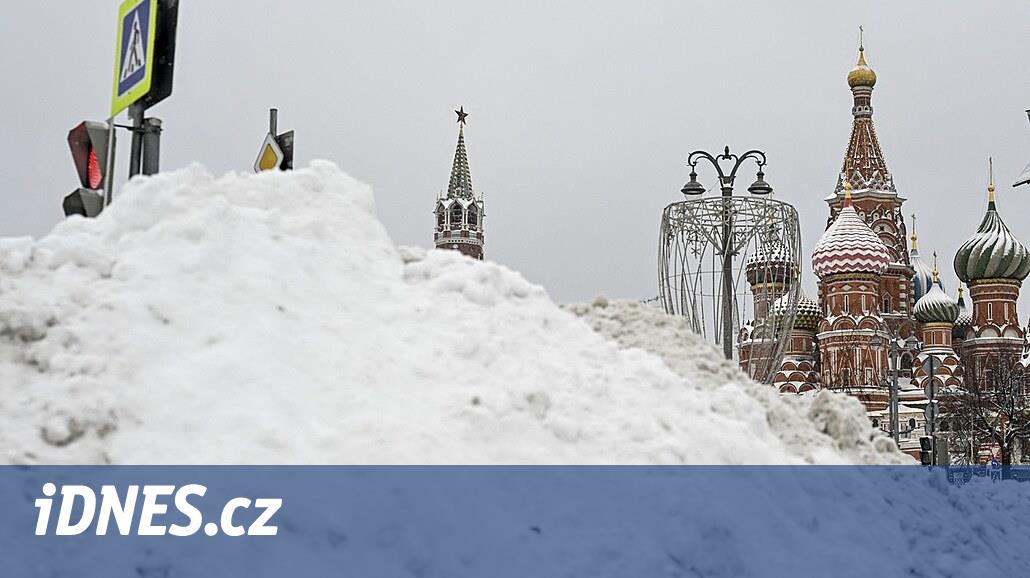 Zima jak v Rusku. Na Sibiři naměřili minus 56 stupňů, Moskvu zasypal ...