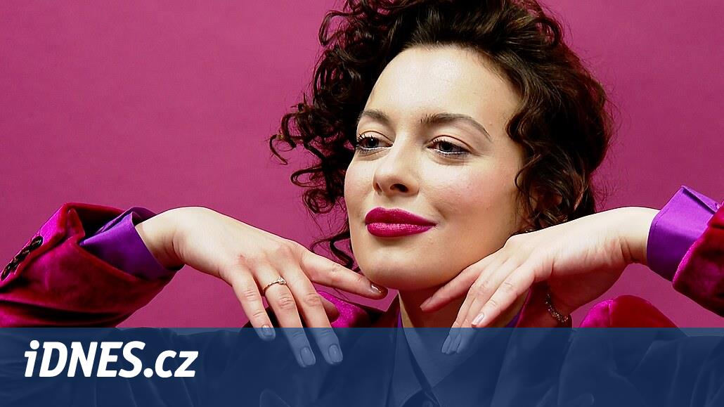 V módě mám ráda kontrast, říká moderátorka Veronika Petruchová - iDNES.tv