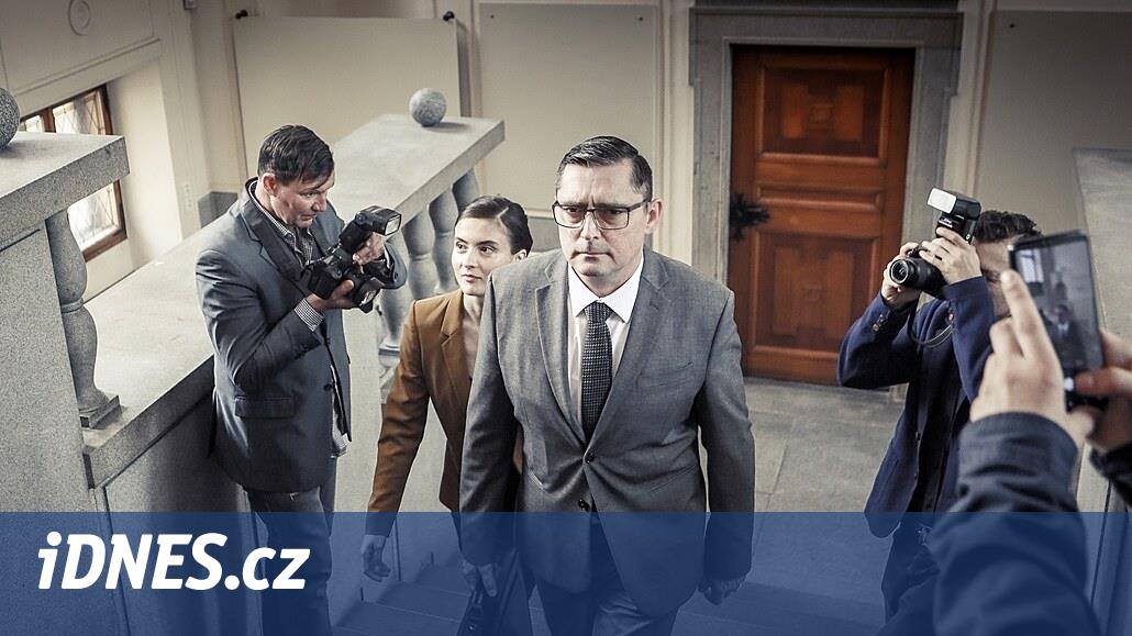 Upoutávka k seriálu Sedm schodů k moci - iDNES.tv