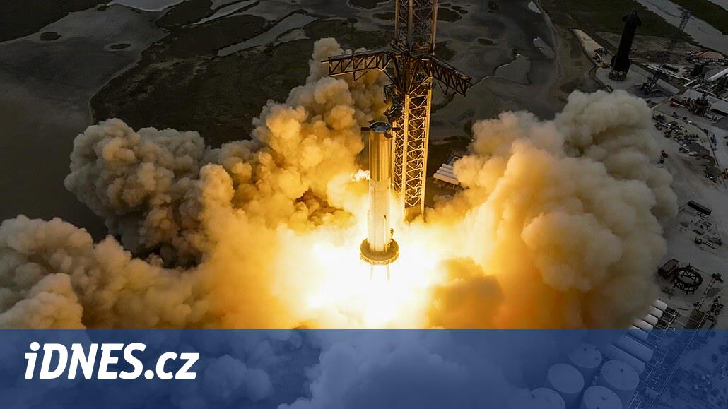 Největší raketa SpaceX se chystá na let. Už překonala legendární Saturn ...