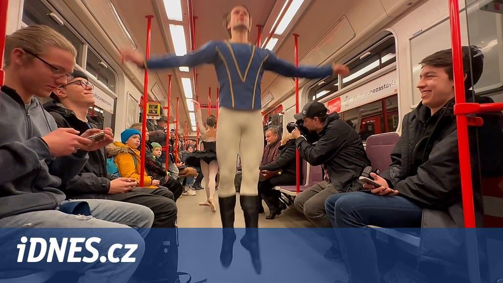 Vlaky metra jako pódium. Umělci bavili cestující na lince A pražského ...