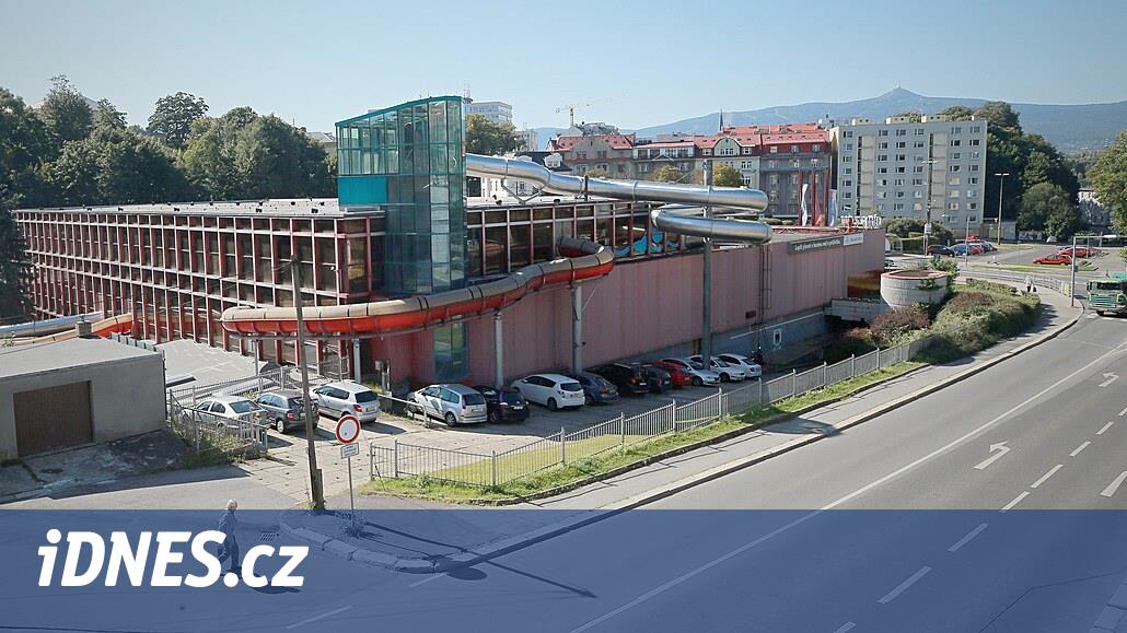 Bazén v Liberci se uzavře později, plavat se může do února - iDNES.cz