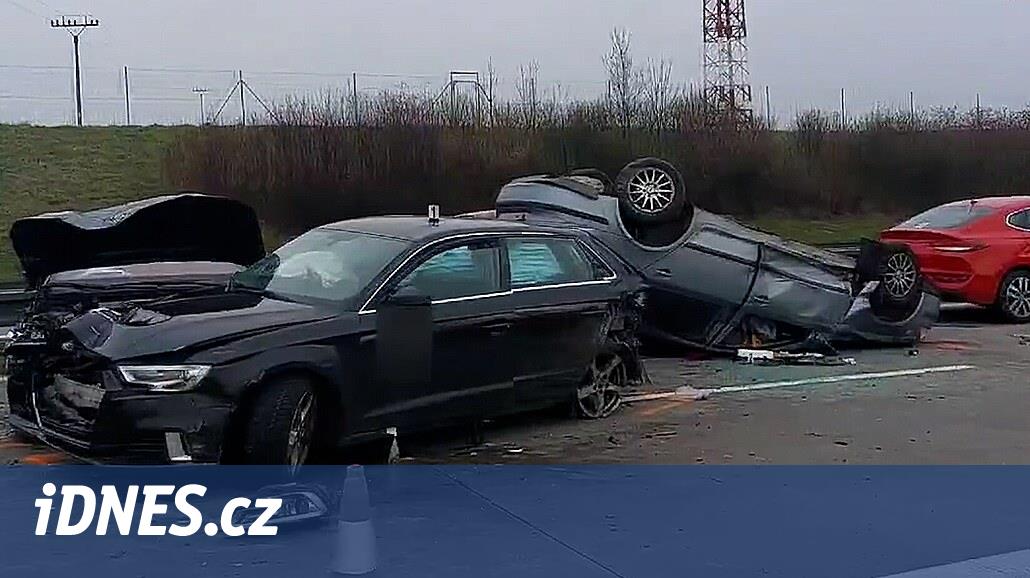 Policie ukázala záznam hromadné nehody na D1 - iDNES.tv