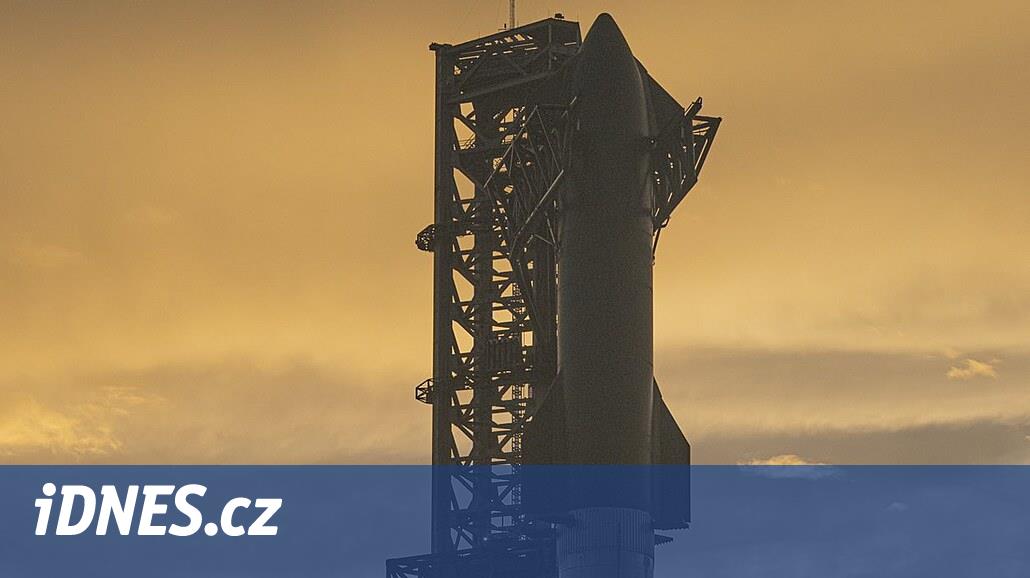 Start nejsilnější rakety světa byl odložen. Musk s odkladem počítal ...