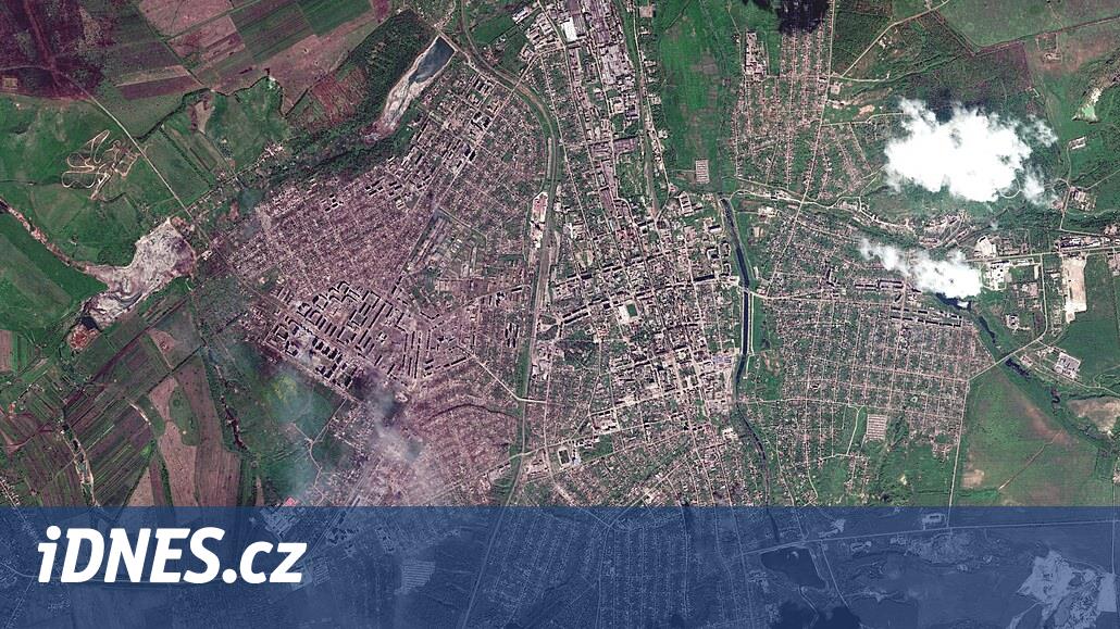 OBRAZEM: Bachmut rok poté. Satelitní snímky ukazují devastaci města ...