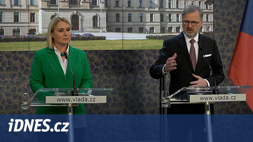 Tisková konference po jednání vlády - iDNES.tv