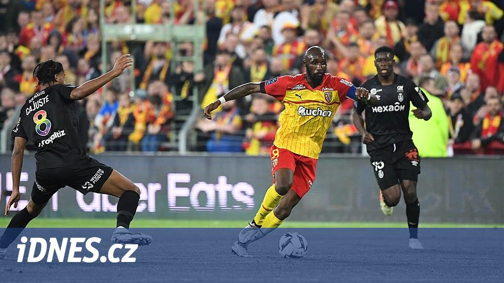 Oslabené Lens udolalo doma Remeš a nadále útočí na vedoucí PSG - iDNES.cz