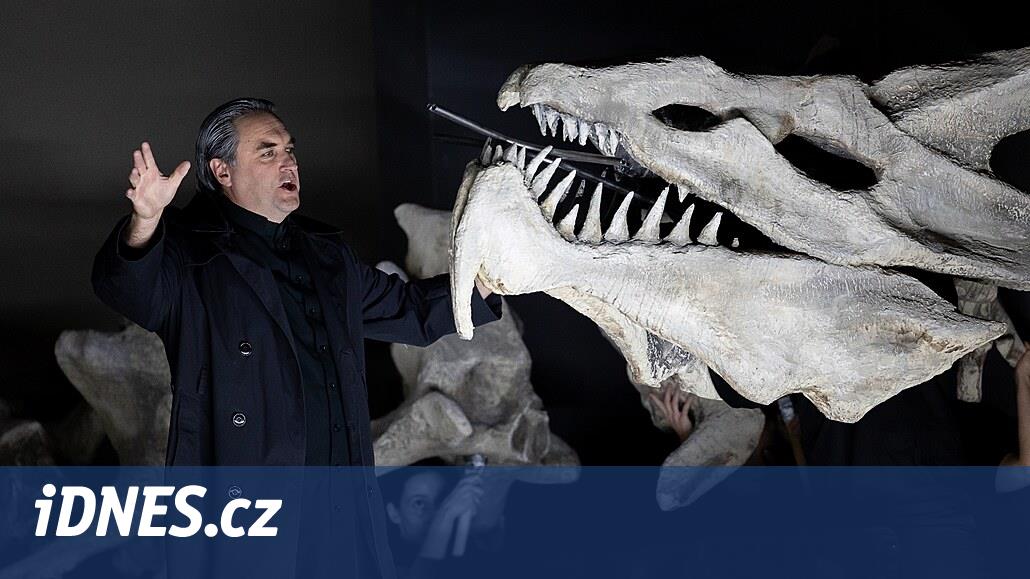 RECENZE: Korektní Armida v Národním straší pouťovým drakem - iDNES.cz