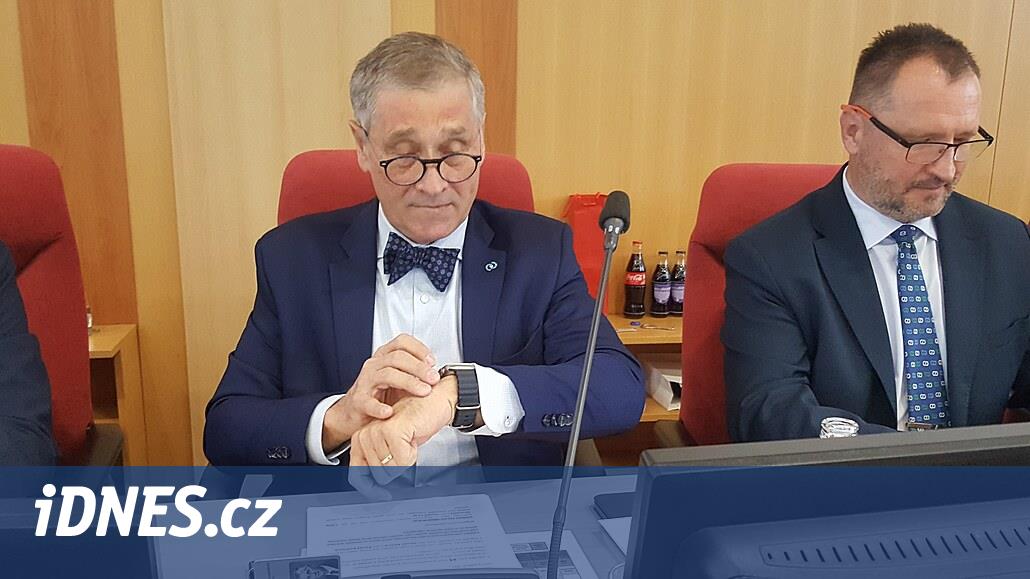 Smutné, že nemůžu říct názor. Vondrák skončil jako hejtman, střídá ho ...