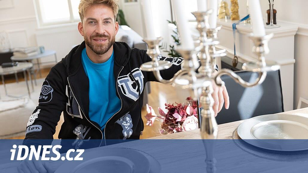 Kadeřník Tomáš Arsov je doma v centru Prahy. V létě je požehnáním ...