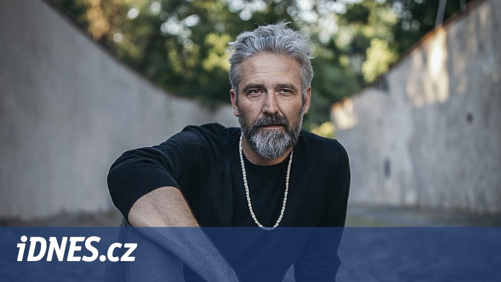 Roman Zach se obléká sám, manželka to vzdala - iDNES.cz