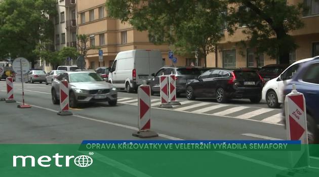 Oprava křižovatky ve Veletržní v Praze 7 vyřadila semafory, práce ...
